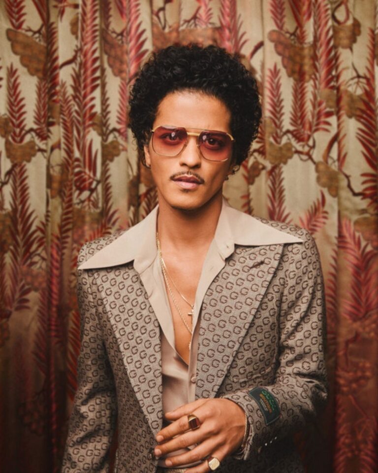 17 Famous People from Hawaii: Inspiring Stories of Success - Polynesian ...