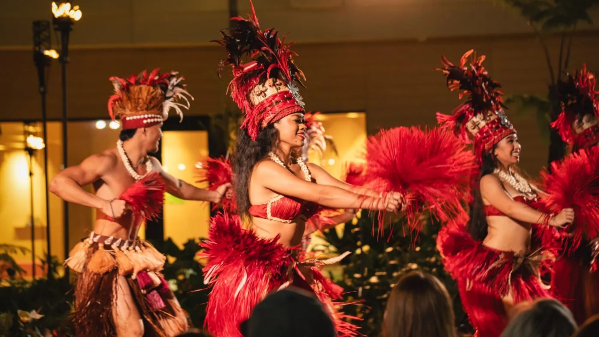 What Is Luau Attire? Tips for an Unforgettable Aloha Party