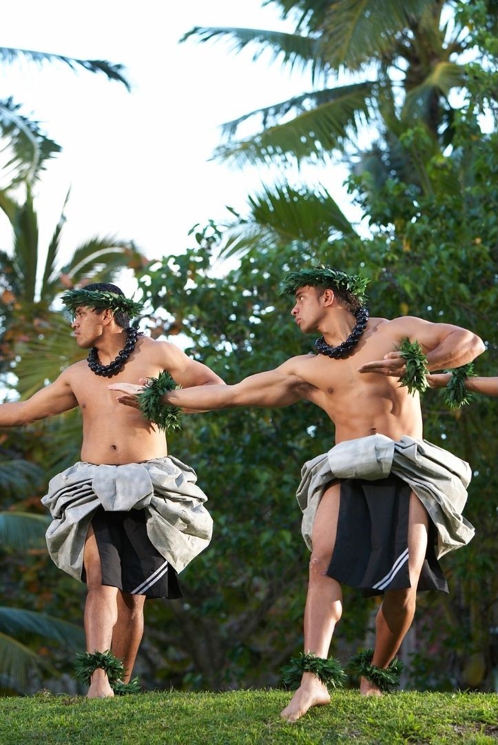 Hawaiian Attire For Men: Ultimate Stylish & Vibrant Guide