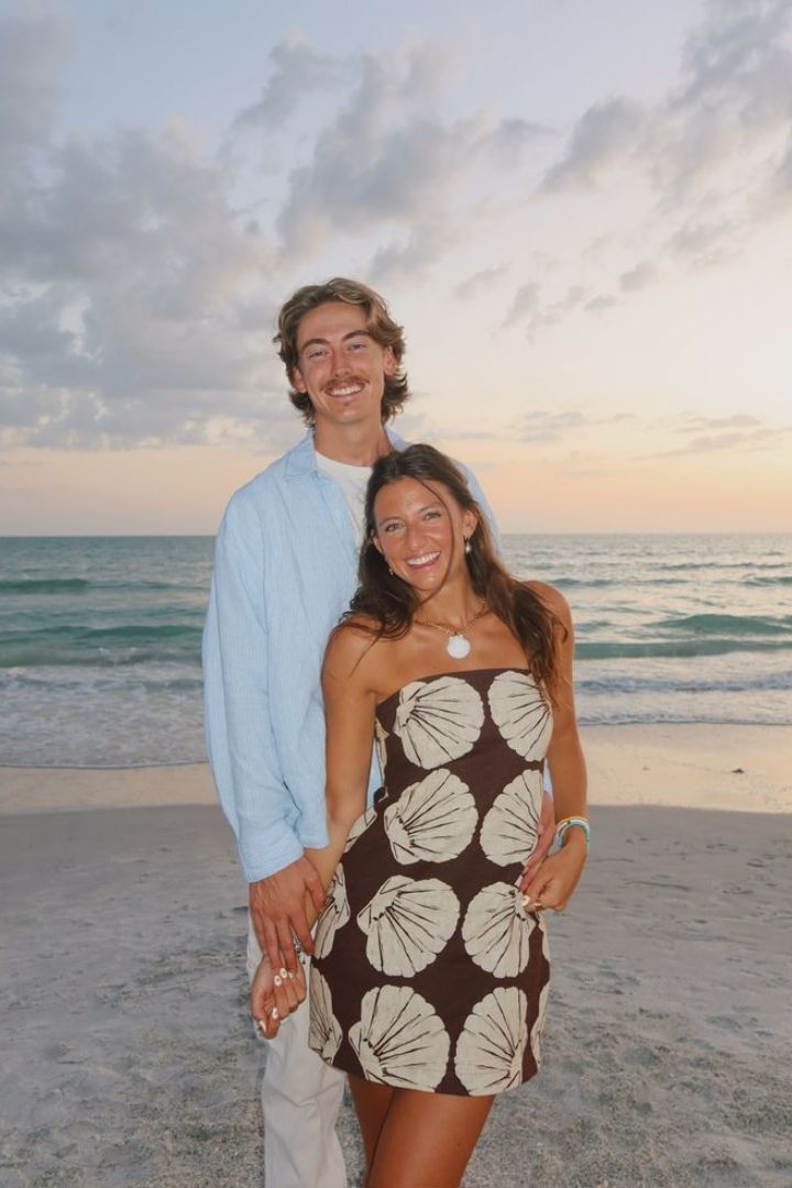 Top 30+Hawaiian Couple Outfits For Your Tropical Getaway